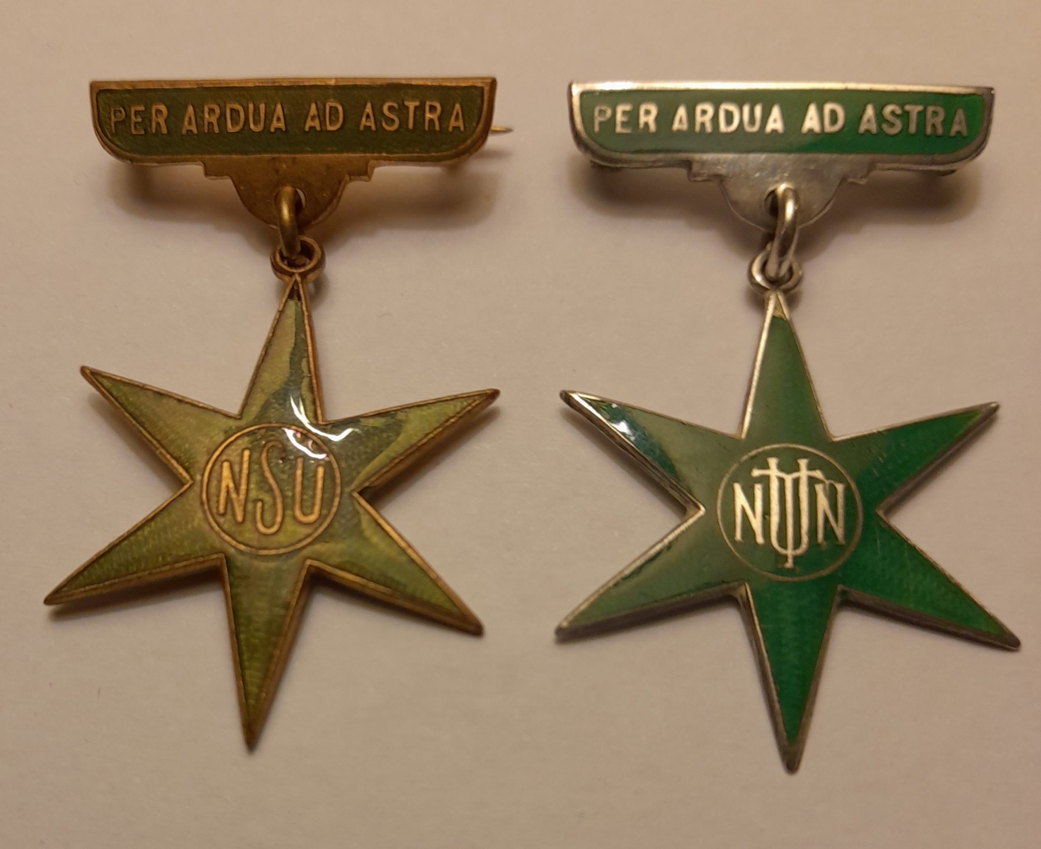 What’s on a badge? Using material culture to illustrate the ...